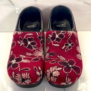 Dansko | Shoes | Dansko Sanita Burgundy Floral Daisy Tapestry Clogs ...